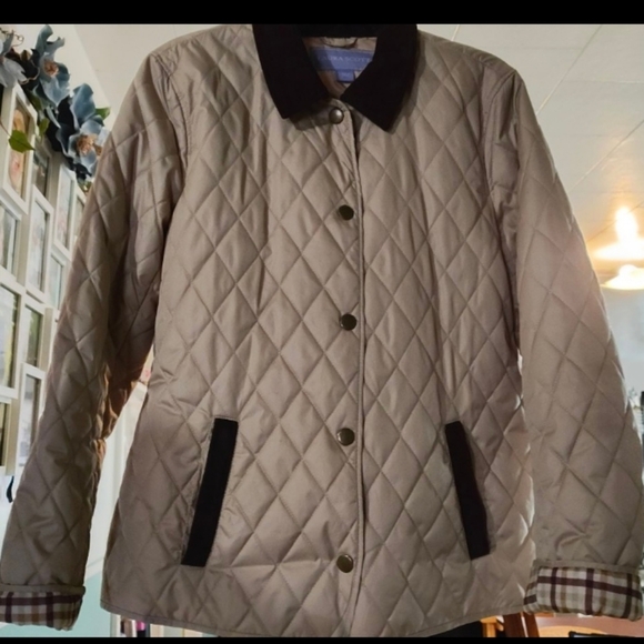 Laura Scott | Jackets & Coats | Quilted Beige Jacket With Black Accents ...